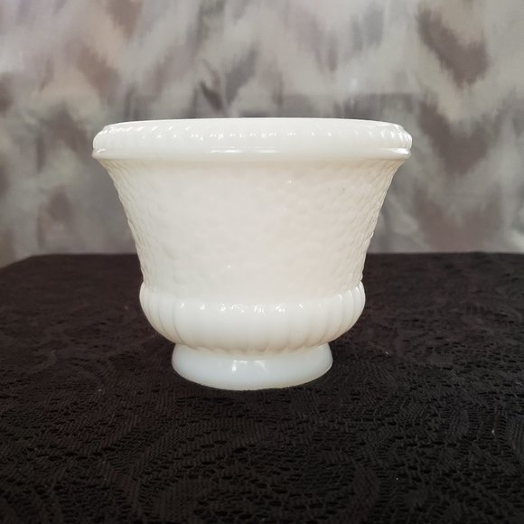 Inarco | Accents | Vintage Inarco Pebble Textured Ribbed Pedestal Milk ...